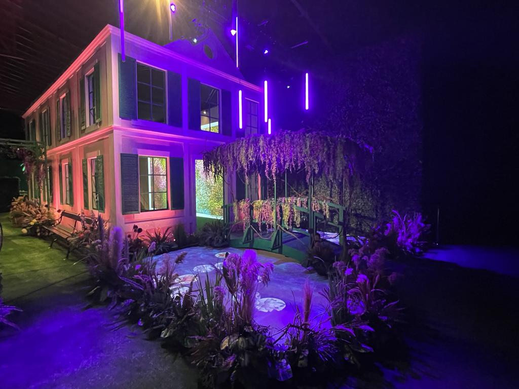 Starlight Scenery побудувала декорації для Monets Garden